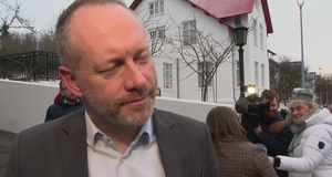 Lit­a­veisl­a á morg­un­himn­in­um yfir Akur­eyr­i - Vísir