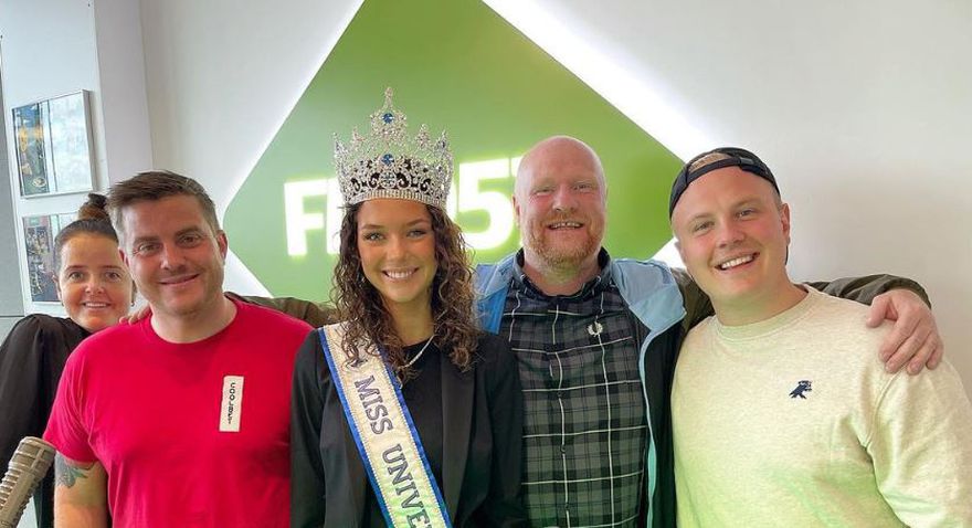 Hrafnhildur Haraldsdóttir nýkrýnd Miss Universe Iceland 2022 - Útvarp ...