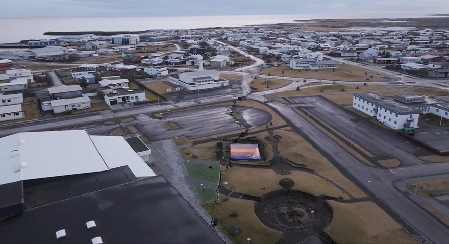 Sjáðu sprungurnar í Grindavík úr lofti - Sjónvarp - Vísir