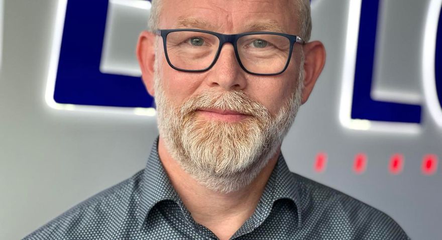 Dæmi um marið reiðhjólafólk eftir hliðarspegla bíla - Útvarp - Vísir